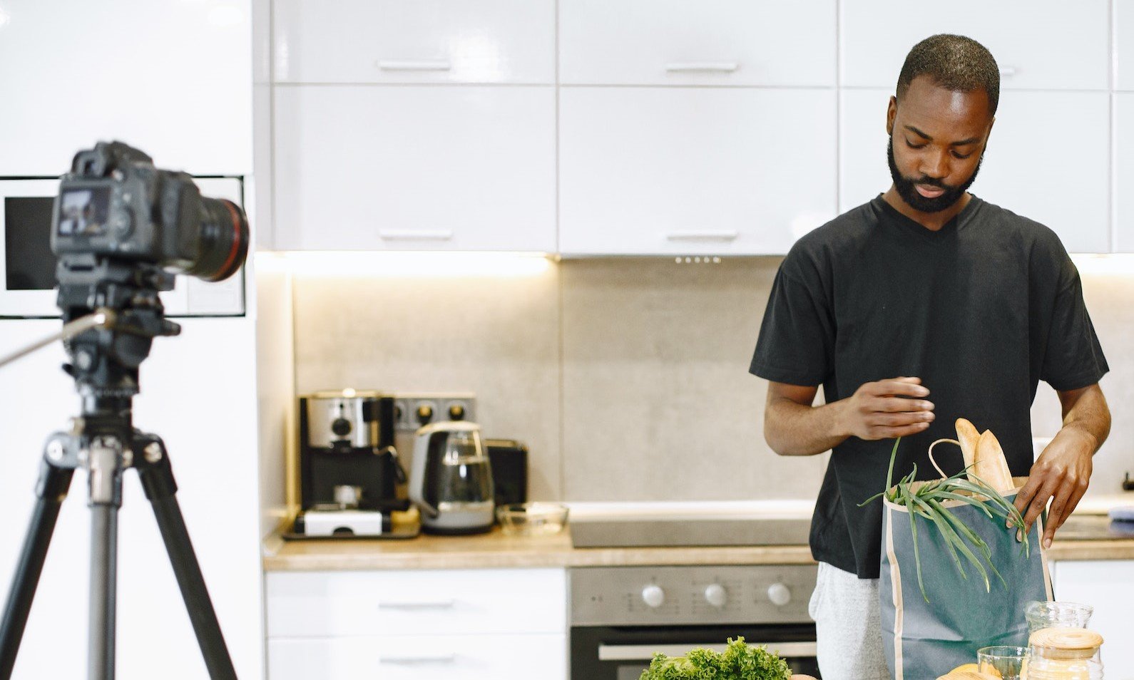 What Is a Macro-Influencer and What Are the Benefits of Working with Them?